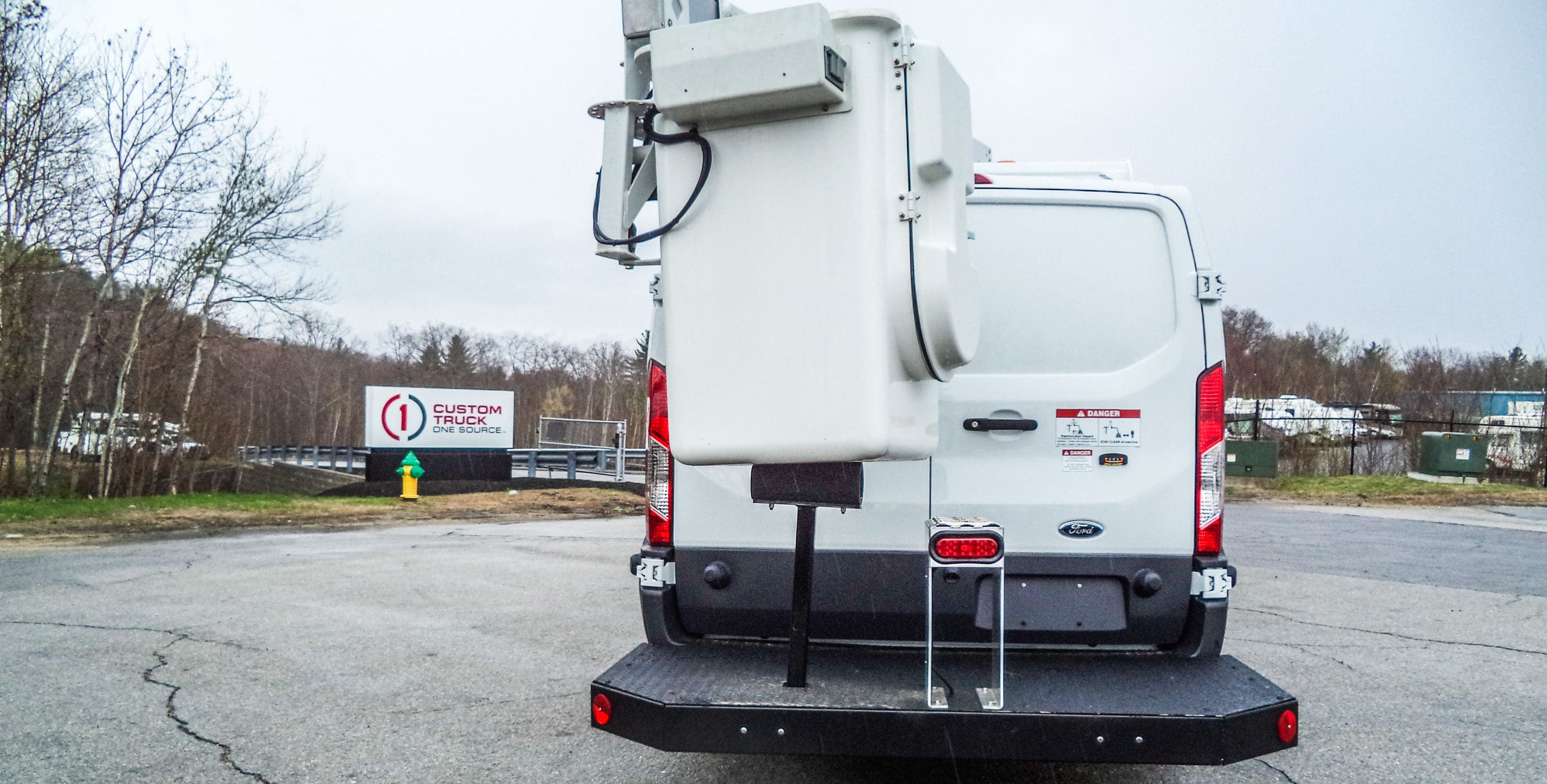 Versalift VanTel-29-NE Bucket Truck Van Van – Custom Truck One Source