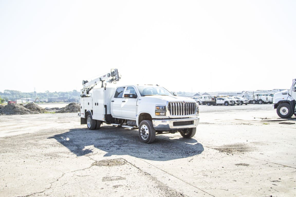 IMT Dominator I on International Crane Service Truck – Custom Truck One ...