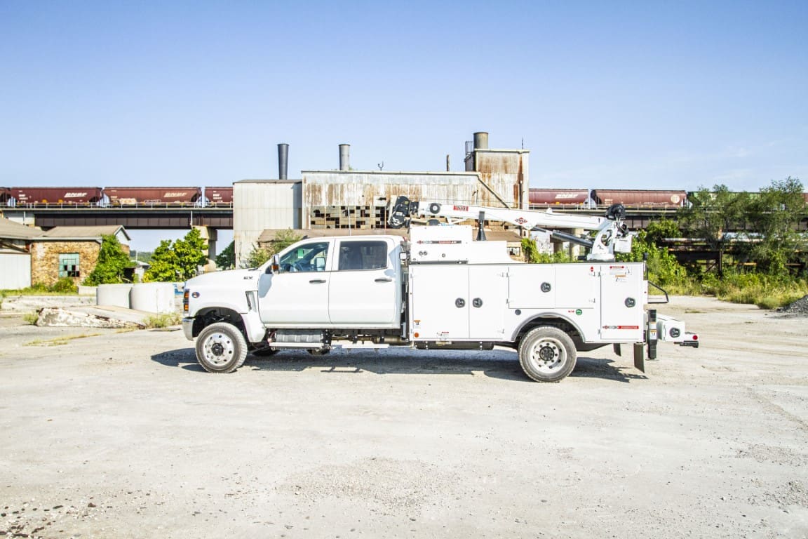 IMT Dominator I on International Crane Service Truck – Custom Truck One ...