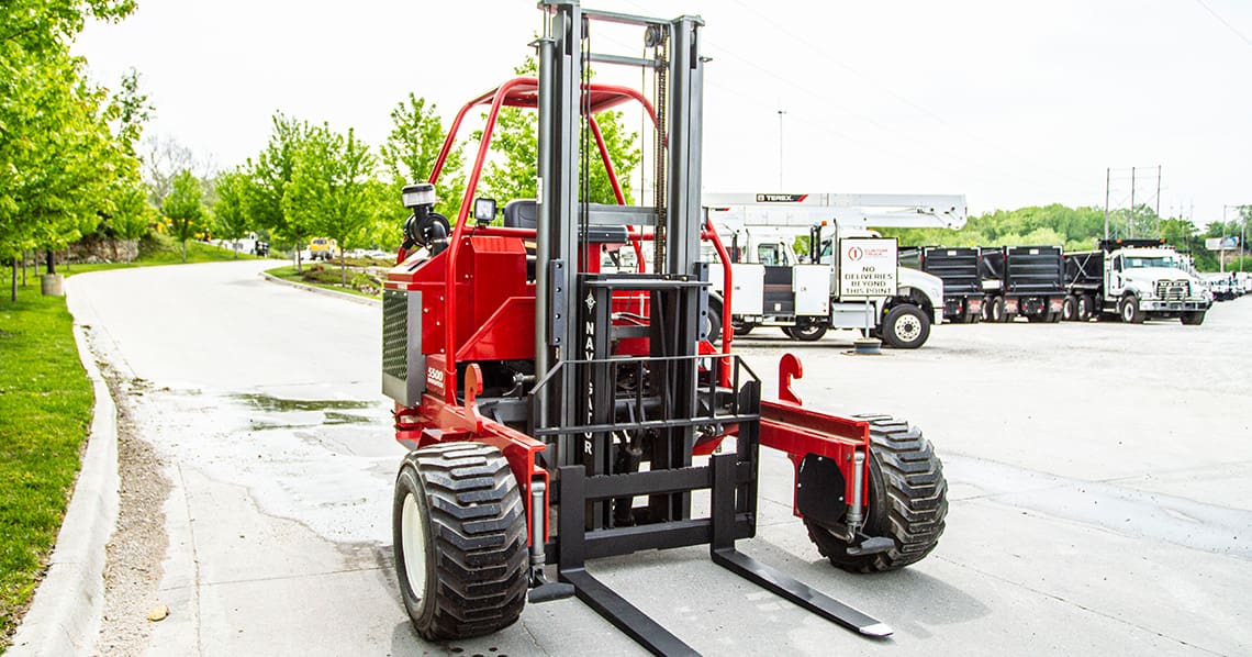 Navigator RT-5500 Forklift – Custom Truck One Source