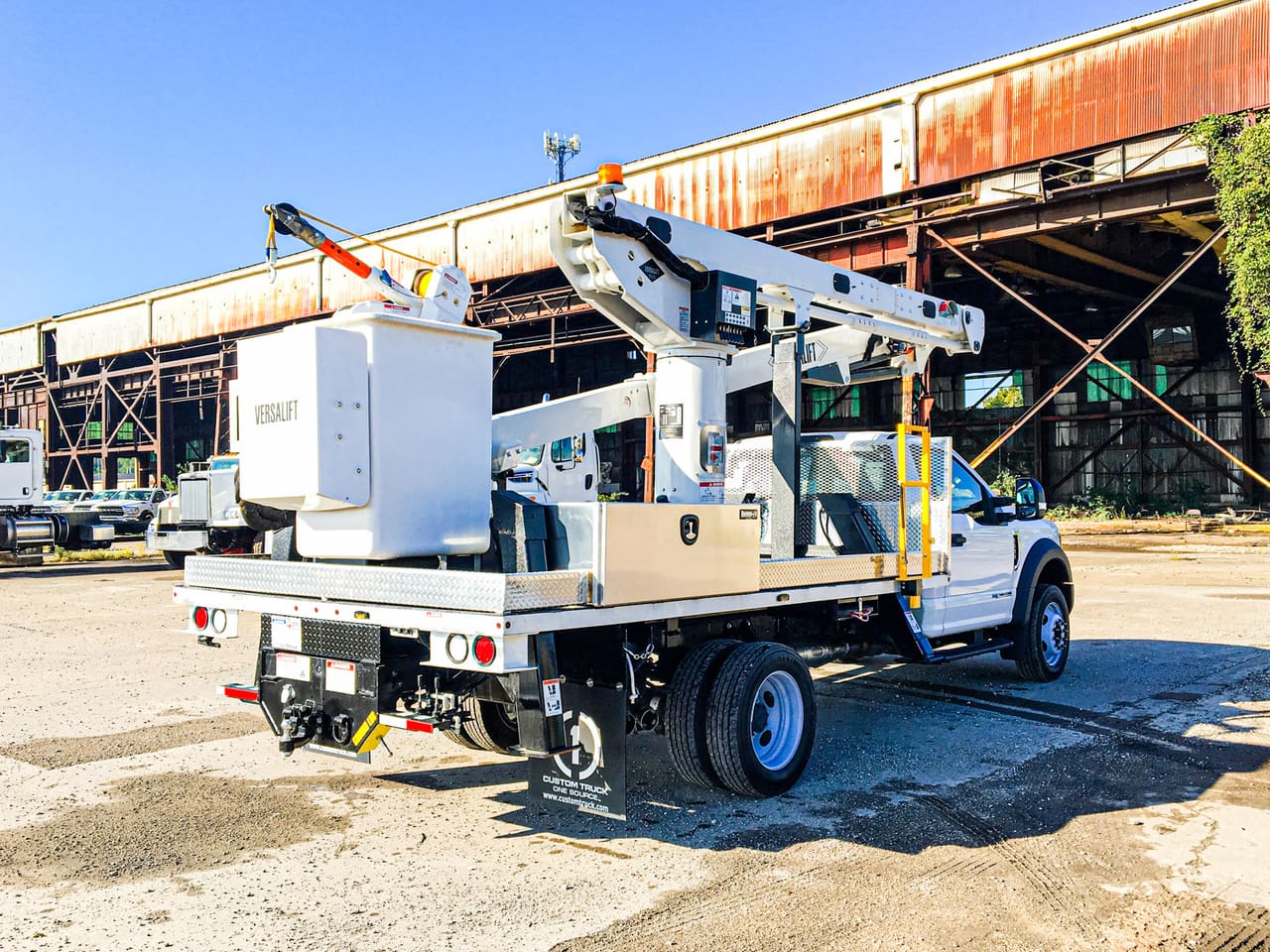 Versalift VST-52-I Bucket Truck – Custom Truck One Source