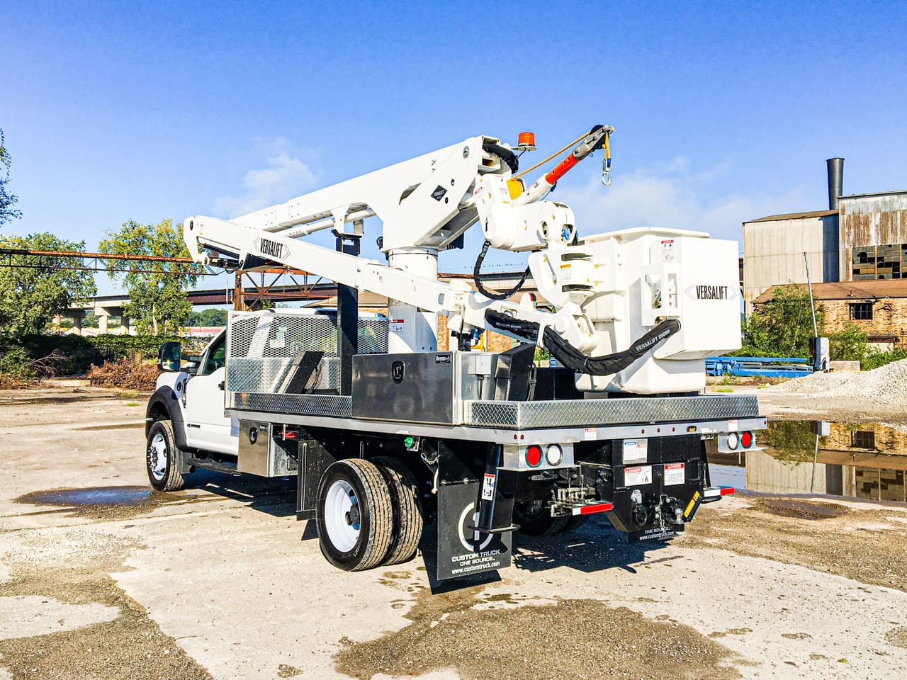 Versalift VST-52-I Bucket Truck – Custom Truck One Source