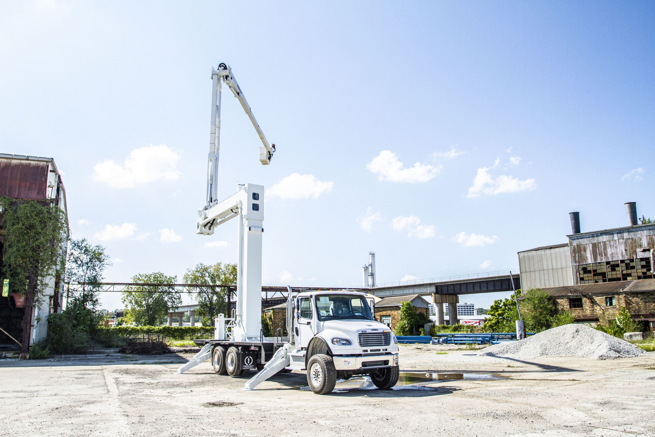 Bucket Trucks For Rent | Custom Truck One Source