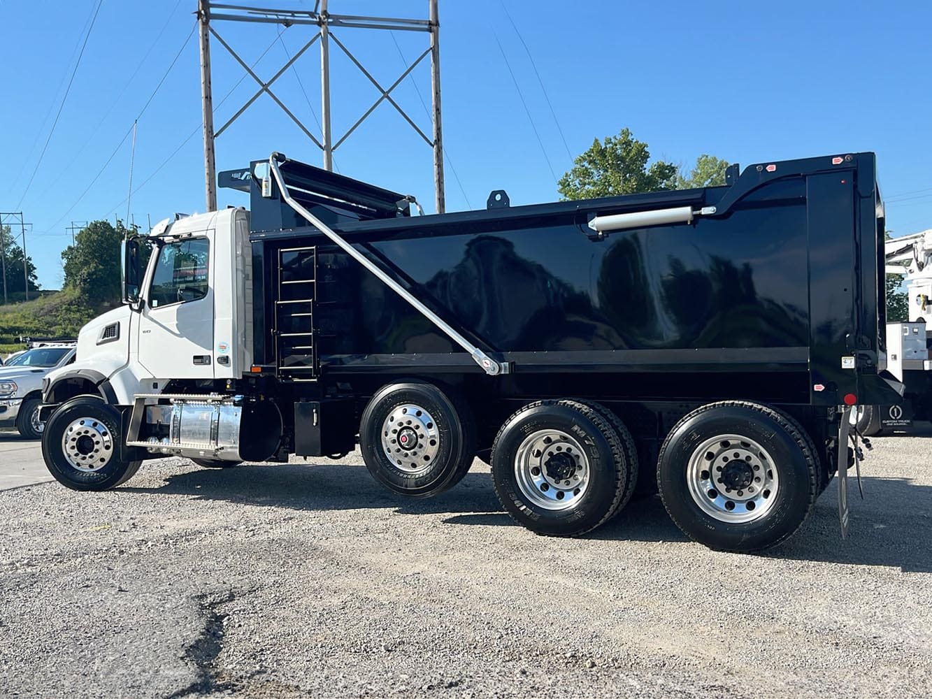 Load King 17 ft. 6 in. Dump Trucks – Custom Truck One Source